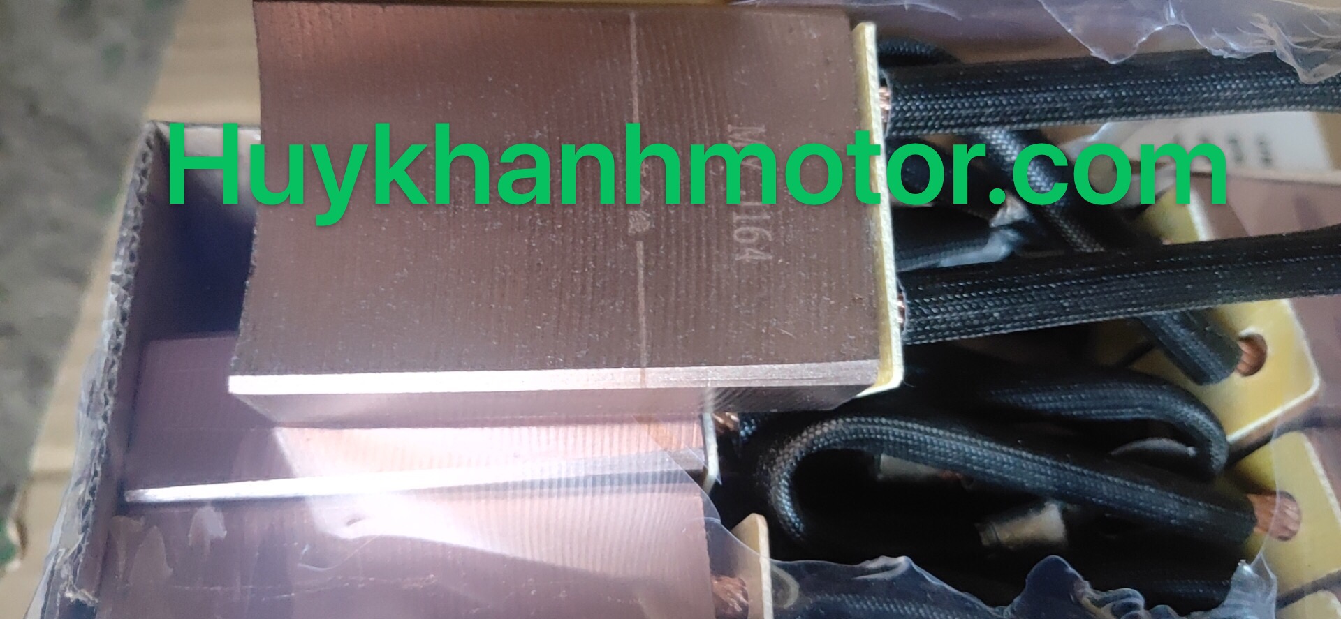Chổi Than J164 ( 25 x 32 x 60)mm - HUY KHÁNH MOTOR